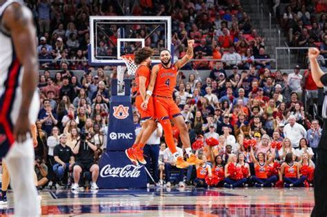 Johni Broome Swats Away Ole Miss As Auburn Holds On For 78 74 Win Al