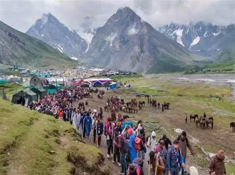 Amarnath Yatra Over 14 Thousand Visit The Sacred Cave On First Day
