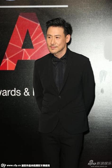张学友黑西装酷帅现身 英姿飒爽势不可挡新浪图片