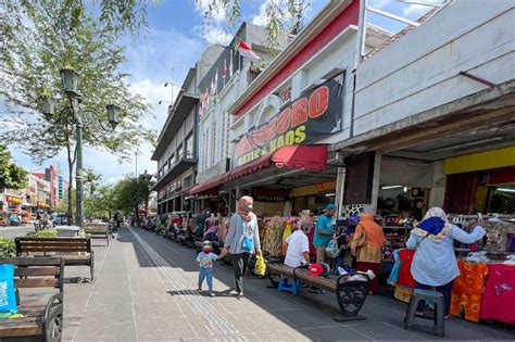 Nakal, Pemilik Toko di Malioboro Sewakan Emperan Kepada PKL, Berujung ...