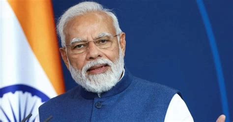 जमीन पर कंबल बिछाकर सो रहे पीएम नरेंद्र मोदी पी रहे सिर्फ नारियल पानी