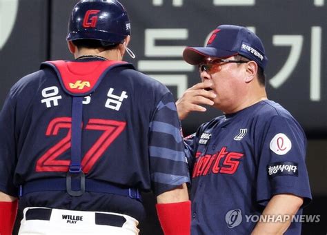 80억 포수인데 또 발생한 김태형 감독의 유강남 면담 타임 초점