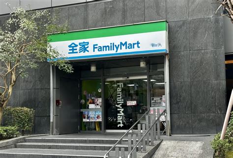 超商員工煮咖啡「習慣消毒」被讚爆！ 網友：要珍惜稀有店員