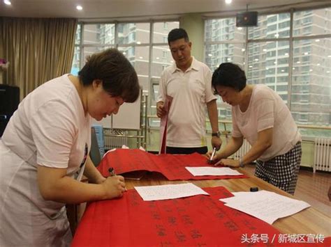 海东路社区张贴居委会换届选举选民名单