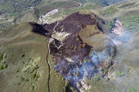 陽明山小油坑山林火災延燒32公頃火勢撲滅 消防署一度發布疏散避難警報