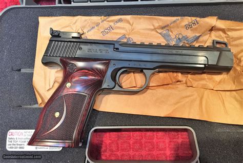 Smith And Wesson Model 41 22 Lr Rimfire Pistol 55inch With Wood Target