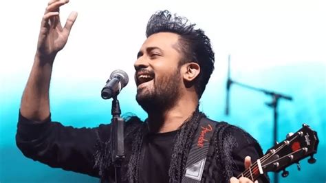 Watch Atif Aslam Pays Tribute To This Legendary Indian Singer In Abu Dhabi