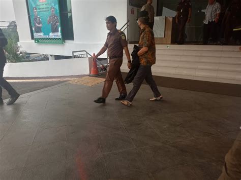 Sempat Mangkir Panggilan Penyidik Pengusaha Asal Bandung Ini Akhirnya Ditahan Kejari Kabupaten