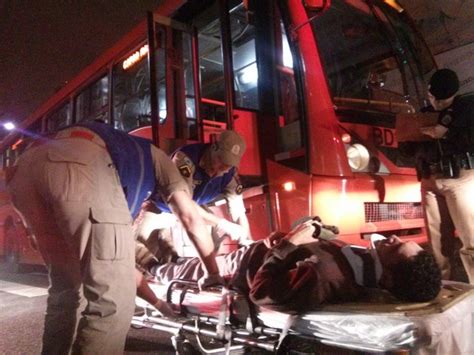 G1 Ônibus biarticulado atropela homem no Centro de Curitiba