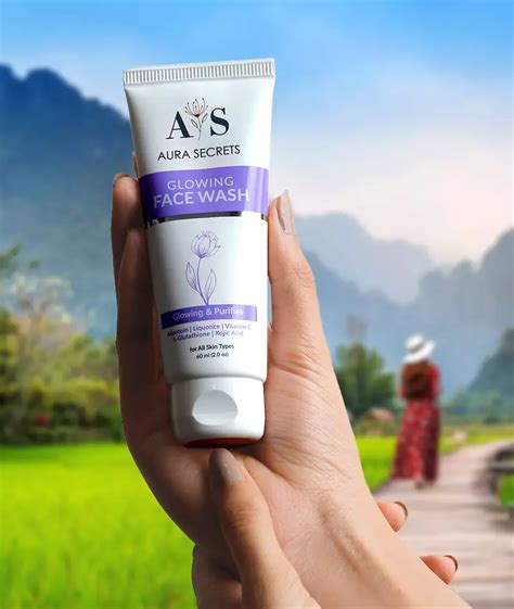 Get Shiny Skin With Kojic Acid Vitamin C Brightening Face Wash