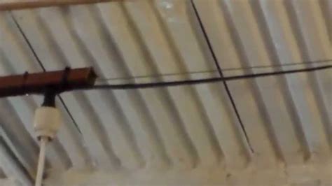 нанасяне на полиуретанова пяна за топлоизолация на ламаринен покрив