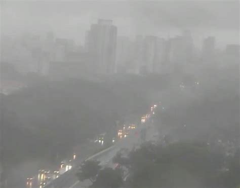 Chuvas Fortes Causam Caos Em São Paulo Alagamentos Quedas De Árvores