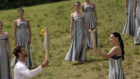 JO Paris On y est enfin Avec lallumage de la flamme les Jeux débutent vraiment