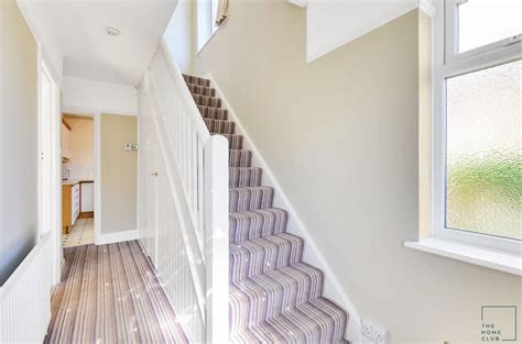 4 Bedroom House For Rent Beckingham Road Surrey Gu2 8bu Unihomes