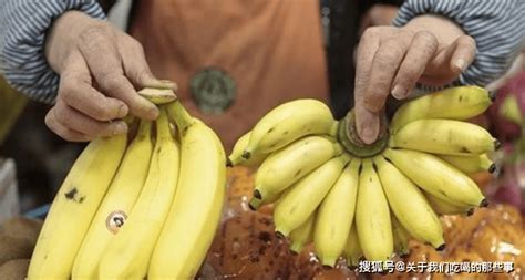 才知道，香蕉“弯的”和“直的”区别大！牢记3点，香蕉又软又甜光照