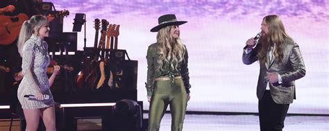 Lainey Wilson Performs With Jelly Roll Revives Heart Like A Truck