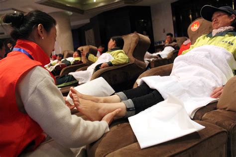 足疗师高手“华山论剑”，他们选的服务对象好有爱 搜狐大视野 搜狐新闻