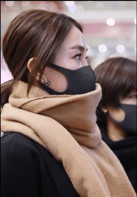 李小璐事件後馬蘇現身機場，罕見戴口罩，傲嬌凹造型不懼流言 每日頭條