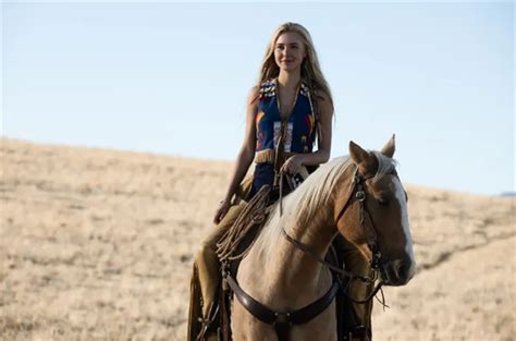 Women Of Yellowstone 10 Amazing Women Of The Yellowstone Universe