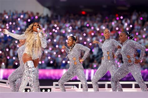 Half Time Full Fashion The Best Super Bowl Halftime