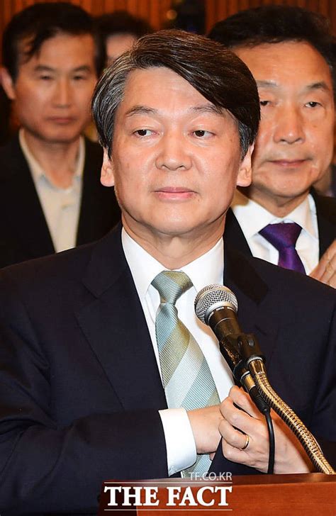[tf포토] 제가 많이 부족했습니다 …패배 인정하는 안철수 포토 기사 더팩트