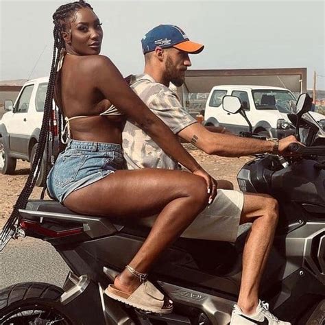 Quelle Est La Taille DAya Nakamura Le Blog Du Savoir