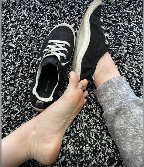 Fun Fact I Never Wear Socks With My Shoes Dont Tell Rgirlsfeets