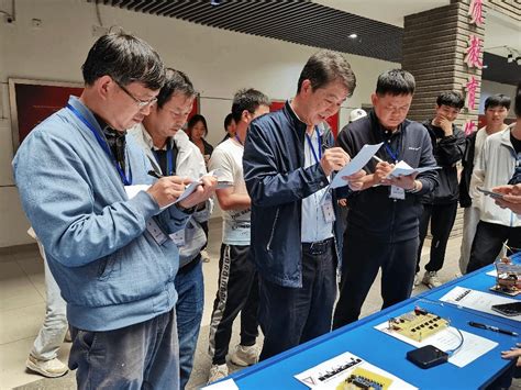 物理与电子信息学院举行 第八届大学生电子设计竞赛作品展 云南师范大学物理与电子信息学院