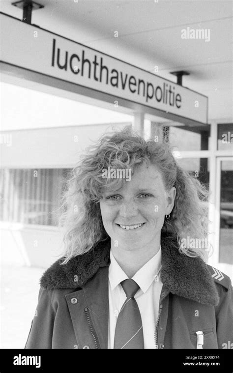 Schiphol Agent Janny Schiphol Schiphol 04 04 1990 Whizgle Dutch