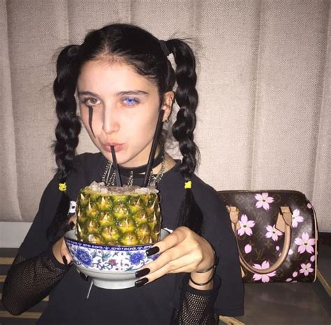 Pin By Louisa Holmes On Igirl Muse Internet Girl Women Fashion Outfits