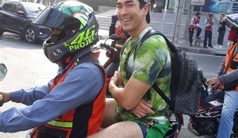 รวมรูปภาพของ กรี๊ดเลยเจอ ณเดชน์ ซ้อนท้ายพี่วินกลับบ้าน ออร่าความหล่อ