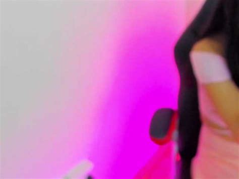 Cam Model Thalyanna1 Short Dreaming Dancing Large Tits Speaks Spanish