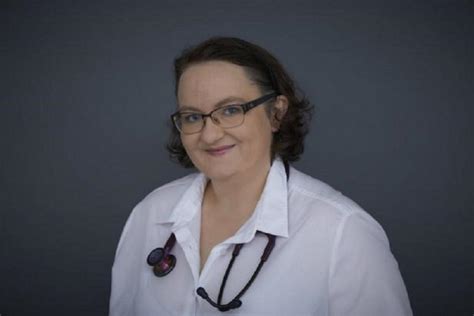 奥地利抗疫女医生不堪死亡威胁在办公室自杀震惊全国 腾讯新闻