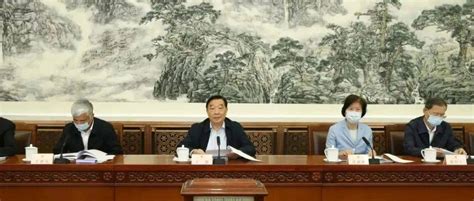 王晨：加强生态修复强化污染治理 促进绿色转型依法保护长江法律讲话保护
