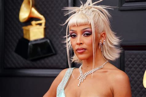Doja Cat Debuts Shaved Head Eyebrows On Instagram Live