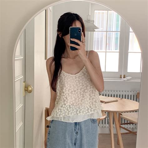 리얼코코 엘르 플라워 레이어드 나시블라우스 2 Color 여름 썸머 휴양지 바캉스 끈 레이어드 민소매