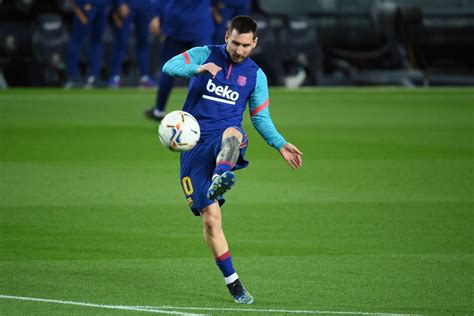 Lionel Messi w koszulce Paris Saint Germain Prowokacyjna okładka