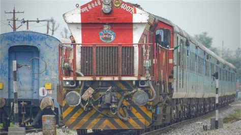 Andhra Pradesh Rpf Constable Saved A Passengers Life Whose Leg Got