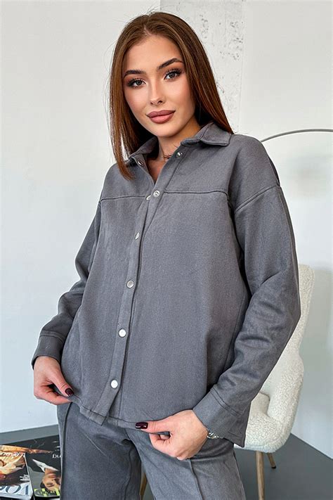 Сірий замшевий брючний костюм на кнопках