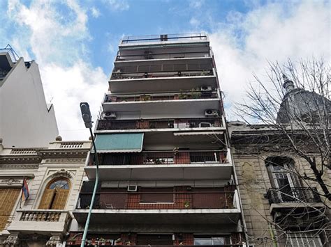 Palermo Colgaba La Ropa En El Balcón Se Rompió La Baranda Y Cayó Al Vacío Infobae