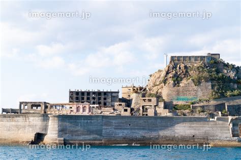 長崎県にある人気の観光スポット「軍艦島（端島）」の写真。 167214505 イメージマート