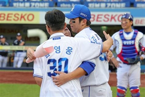 ‘김영웅데이에 부모님 앞에서 역전 결승타라니라팍에서 만든 한편의 영화 삼성의 영웅은 부활을 예고했다