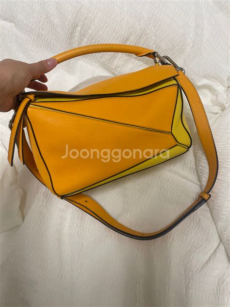 로에베 퍼즐백 스몰 토트백 중고나라