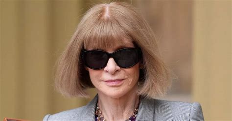 Anna Wintour Whips Off Prop Signature Glasses For Special Reason As