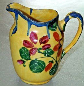 JOLI POT A LAIT PORCELAINE de LIMOGES avec dorures déco FEUILLES