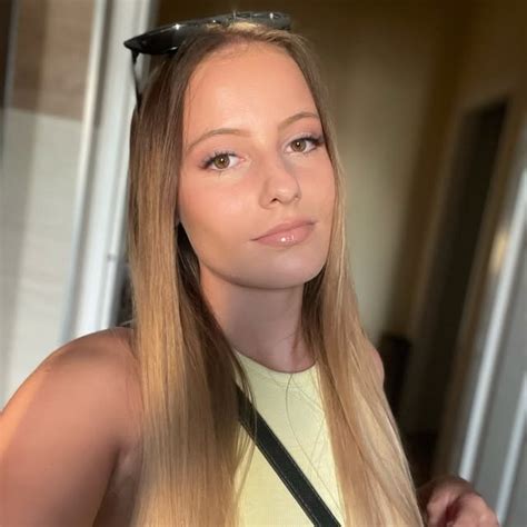 Rácz Brigi Raczbrigi • Threads Say More