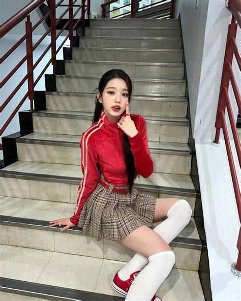 6 Foto Terseksi Yang Pernah Diposting Wonyoung Ive Instagram Foto Dengan Miu Miu Disorot