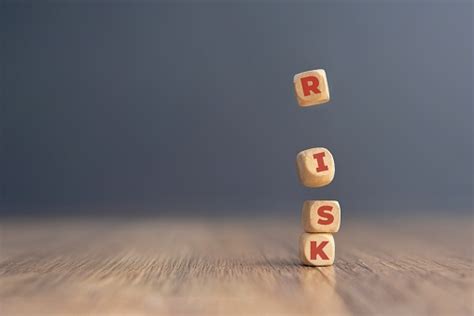 Risk라는 단어가 쓰여진 나무 블록 0명에 대한 스톡 사진 및 기타 이미지 0명 Stock Market Crash 가능성 Istock