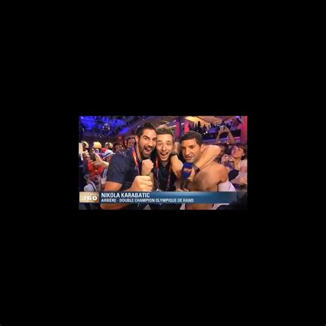 Zapping un journaliste de BFM TV déshabillé par les handballeurs