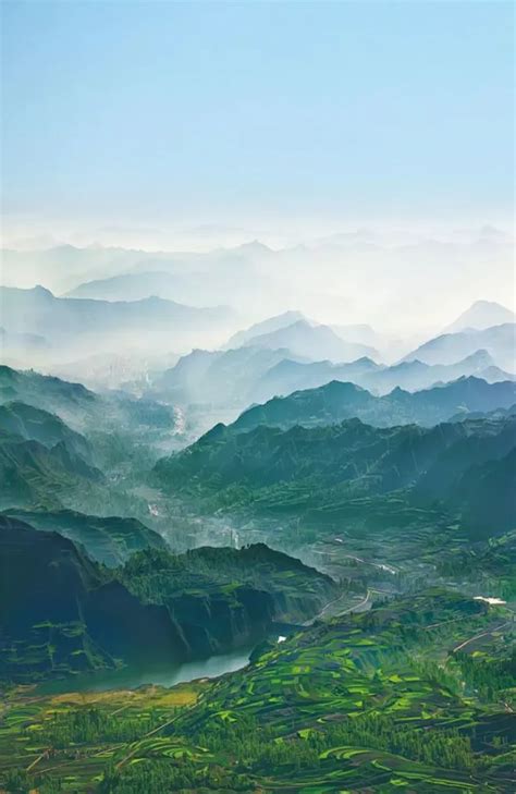 孕育华夏文明的渭河，源头在哪里？ 翻开中国的版图，不用费多少工夫，就可以在它的腹地找到一条河。 这条河不算长，仅818公里，但它却密切着关联着整个中华民族悠久的文明史。 这条河，水流黄色